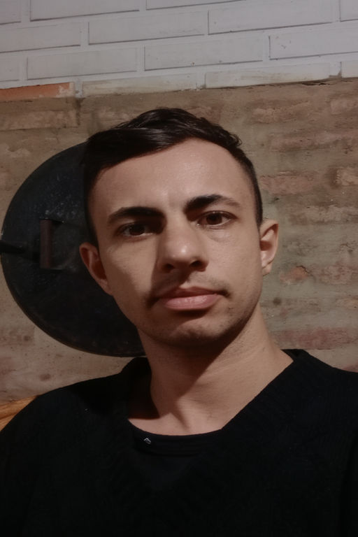 Sign saying "4K" in sharp by Matias Martin - Playground