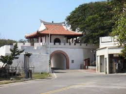 A grand entrance to the ancient city known as the Shuncheng ... by 吳濬哲 ...